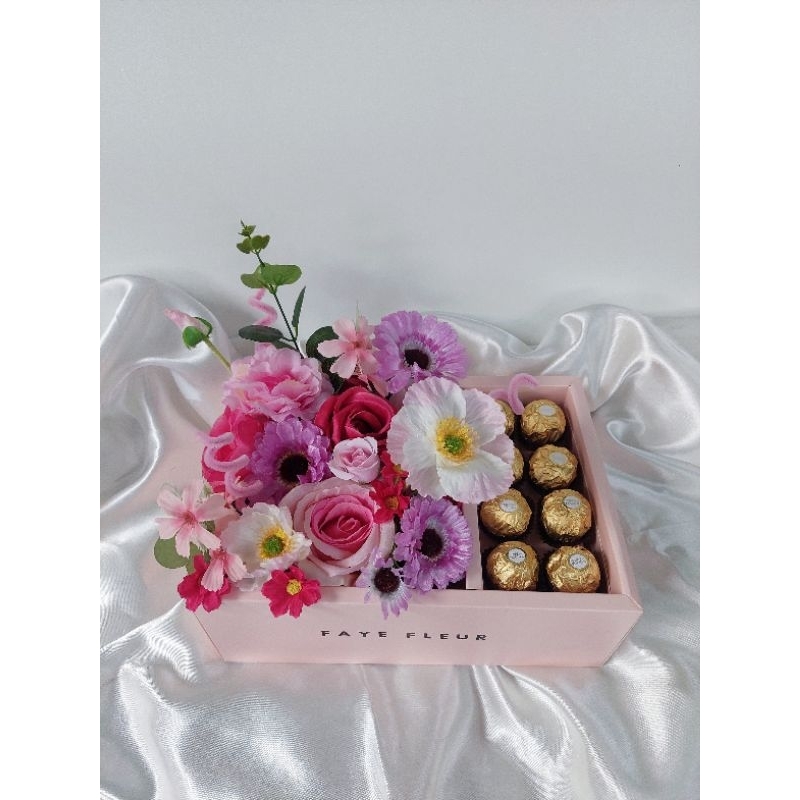 Jual Box bunga dan cokelat Ferrero Rocher | Gift Box | Ferrero Bloom ...