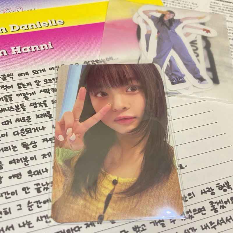 Jual [disc 50%] Ready Stock Official New Jeans YearBook 22-23 Sharing Photocard Minji Hanni ...