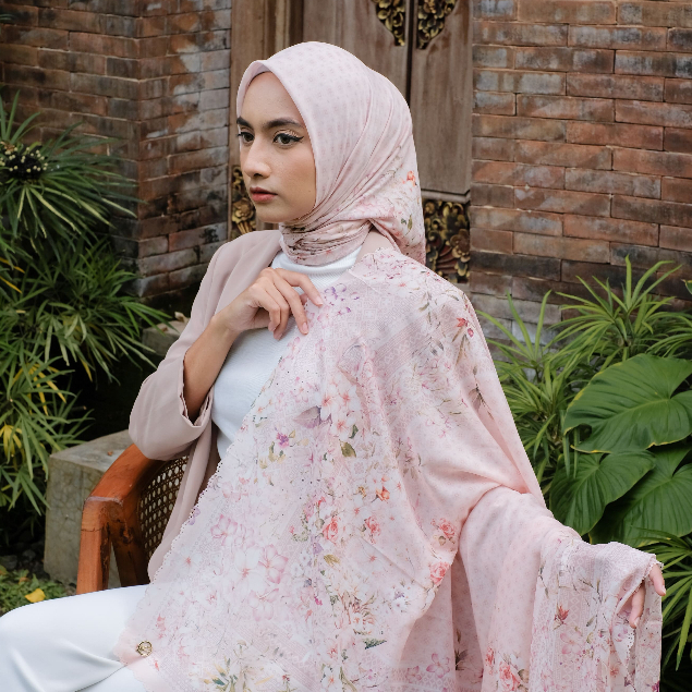 Jual Hampers Lebaran Wardah x Scarfola Dewata Series in Peach | Shopee ...