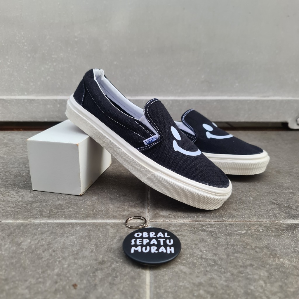 Jual OBRAL SEPATU SNEAKERS VAULT OG SLIP ON SMILE BLACK WHITE GRADE ...