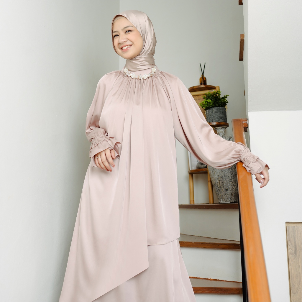 Jual Lozy Hijab - Satine Tunik Set (One Set Silk Rok & Tunik) | Shopee ...