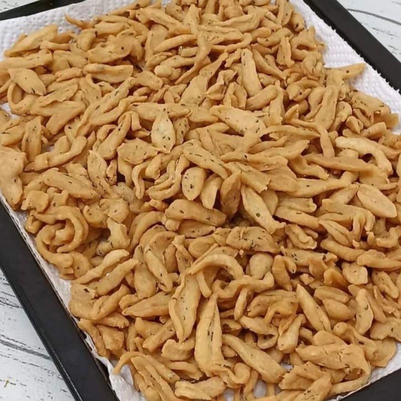 Jual Kue Bawang Guntiang santan premium Khas Minang, Kue Bawang Gunting ...