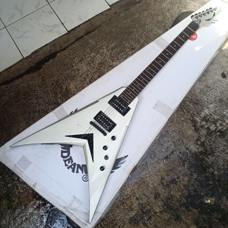 Jual Gitar Elektrik DEAN VMNT DAVE MUSTAINE V METALLIC SILVER Original ...