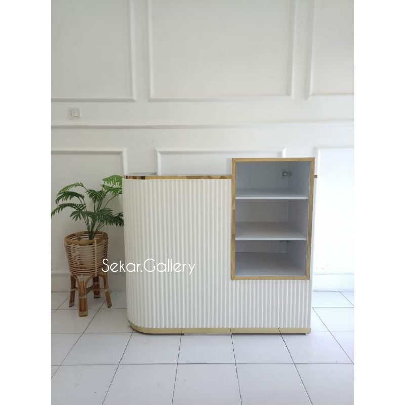 Jual Meja kasir dengan Rak Display - meja kasir - display roti | Shopee ...