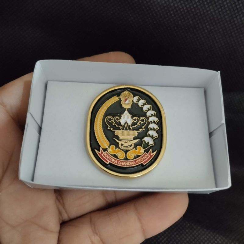 Jual brevet-wing-lencana-pin persit-paku-magnet | Shopee Indonesia