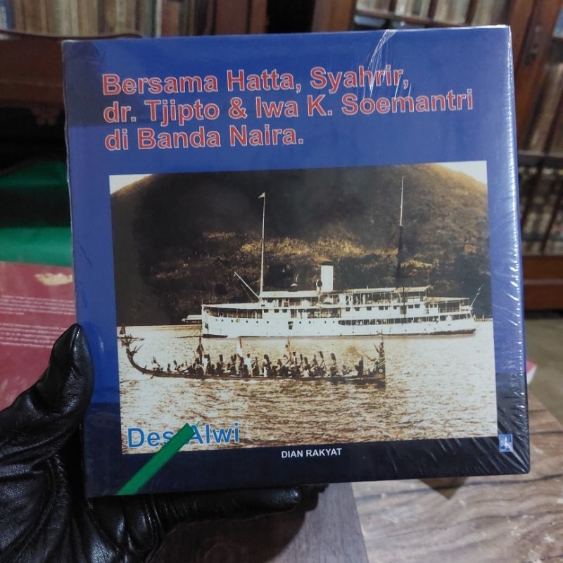 Jual Des Alwi - Bersama Hatta Syahrir dr Tjipto dan Iwa di Banda Naira ...