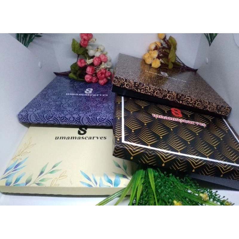 Jual Jilbab Umama Box Voal Motif Plat Besi | Hampers Kerudung Box ...