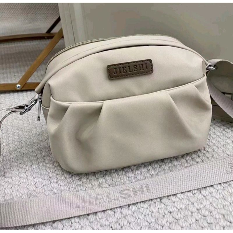 Jual Bukan Preloved tas selempang Jielshi warna broken white | Shopee Indonesia