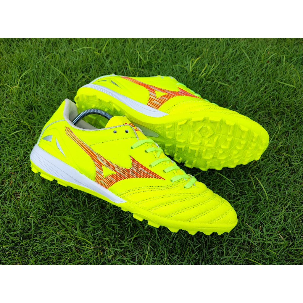 Jual Sepatu Futsal Mizuno Morelia Sala Turf Safety Yellow Fiery Coral ...