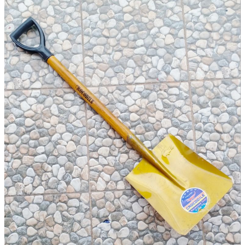 Jual Sekop Pasir Cap Buaya Crocodile Gagang Kayu Besi l Sekop Kepala ...