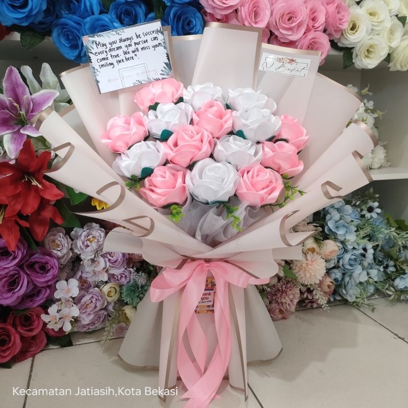 Jual BUKET BUNGA 15 TANGKAI MAWAR PITA SATIN BISA CUSTOM | Shopee Indonesia