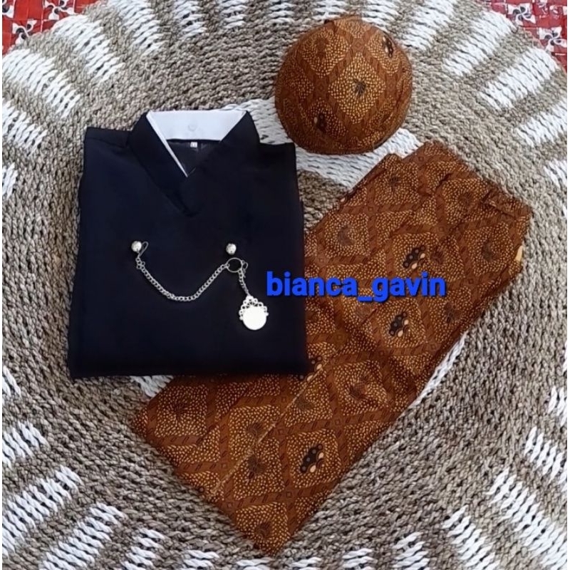 Jual Beskap Solo Hitam + Jarik Instan + Blangkon, Motif Sidomukti ...