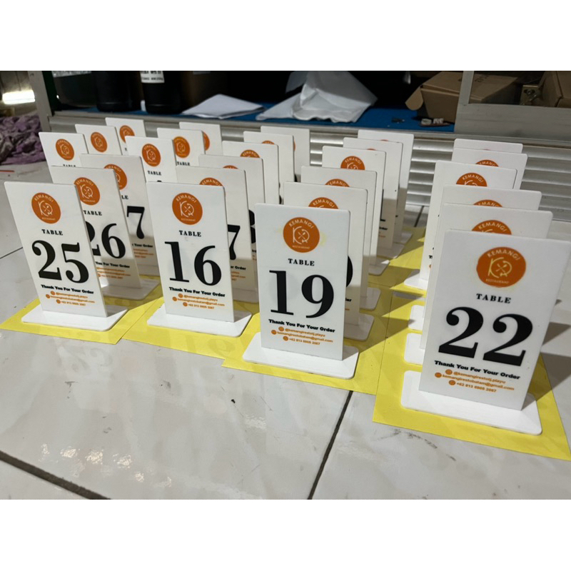 Jual Nomor Meja Akrilik Restoran Custom Logo Nama Print UV | Cafe ...