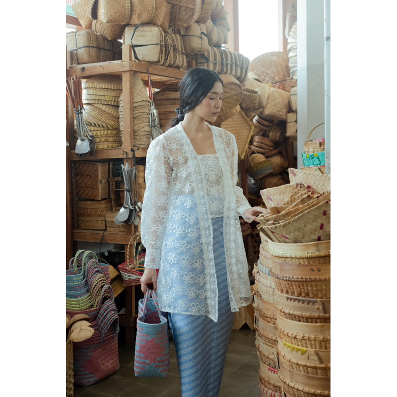 Jual Kebaya putih organza Jayanti - kebaya bahan organza motif bunga ...