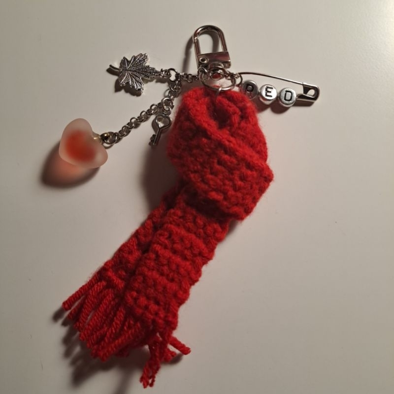 Jual Taylor Swift Red Scarf Inspired Keychain/ Taylor Swift All Too ...