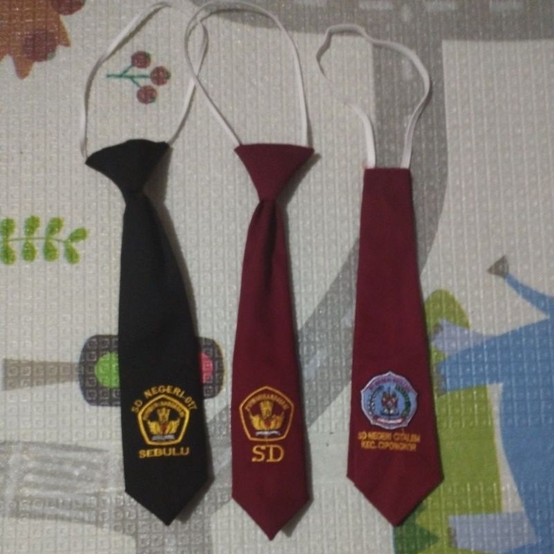 Jual custom dasi logo tutwuri jumlah 50 pcs | Shopee Indonesia