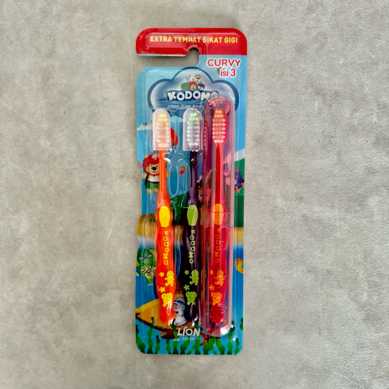 Jual Kodomo Kids Sikat Gigi Curvy Isi 3 Free Kotak Sikat | Shopee Indonesia