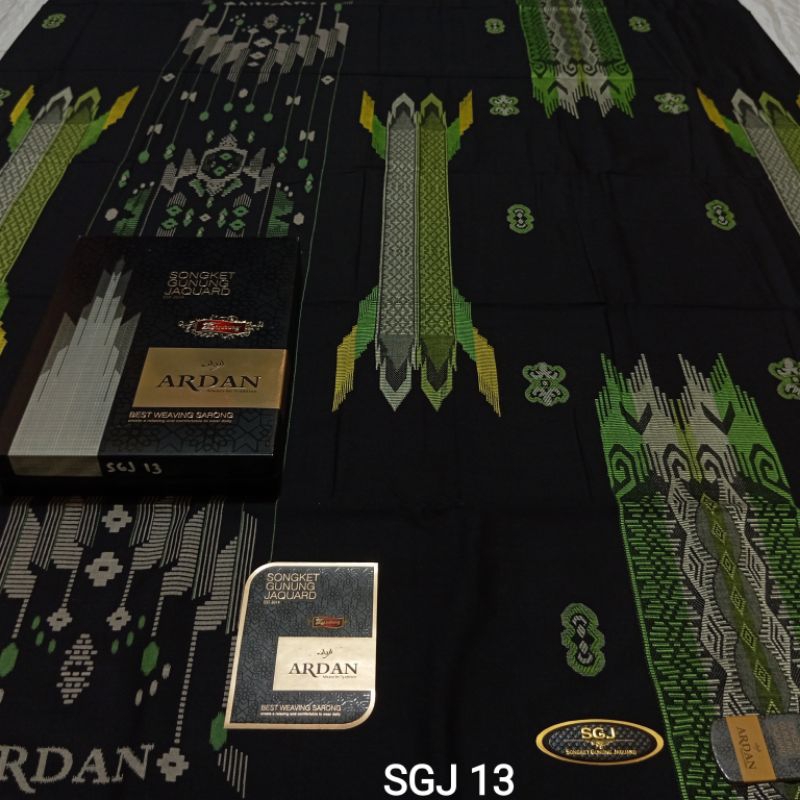 Jual Sarung Ardan Ketjubung Sgj hitam | putih Songket gunung Jaguard jaquard jacquard gse gsm ...