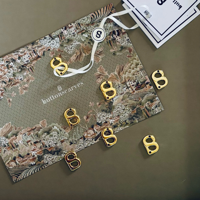Jual Original Gold Charm Logo Buttonscarves | Shopee Indonesia