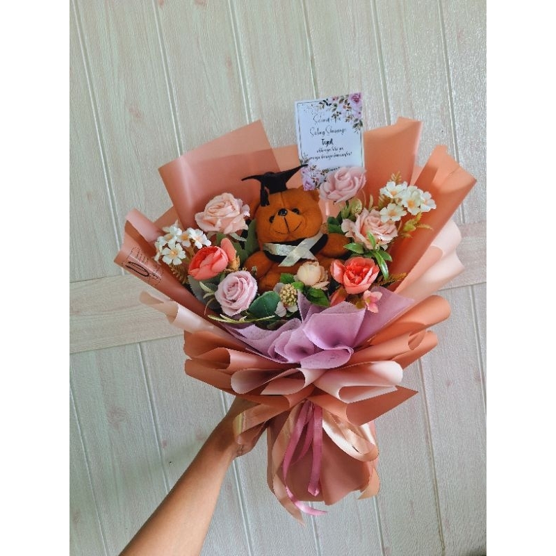 Jual Hand Buket Annabel Grad/hand buket wisuda/hand buket bunga boneka ...