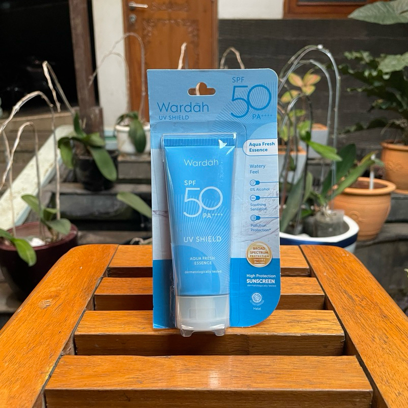 Jual Wardah SPF 50 PA++++ UV Shield Aqua Fresh Essence 30ml | Shopee ...