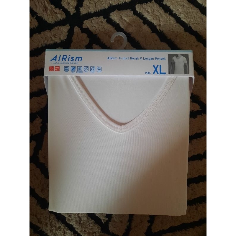 Jual AIRism t-shirt kerah V lengan pendek | Shopee Indonesia