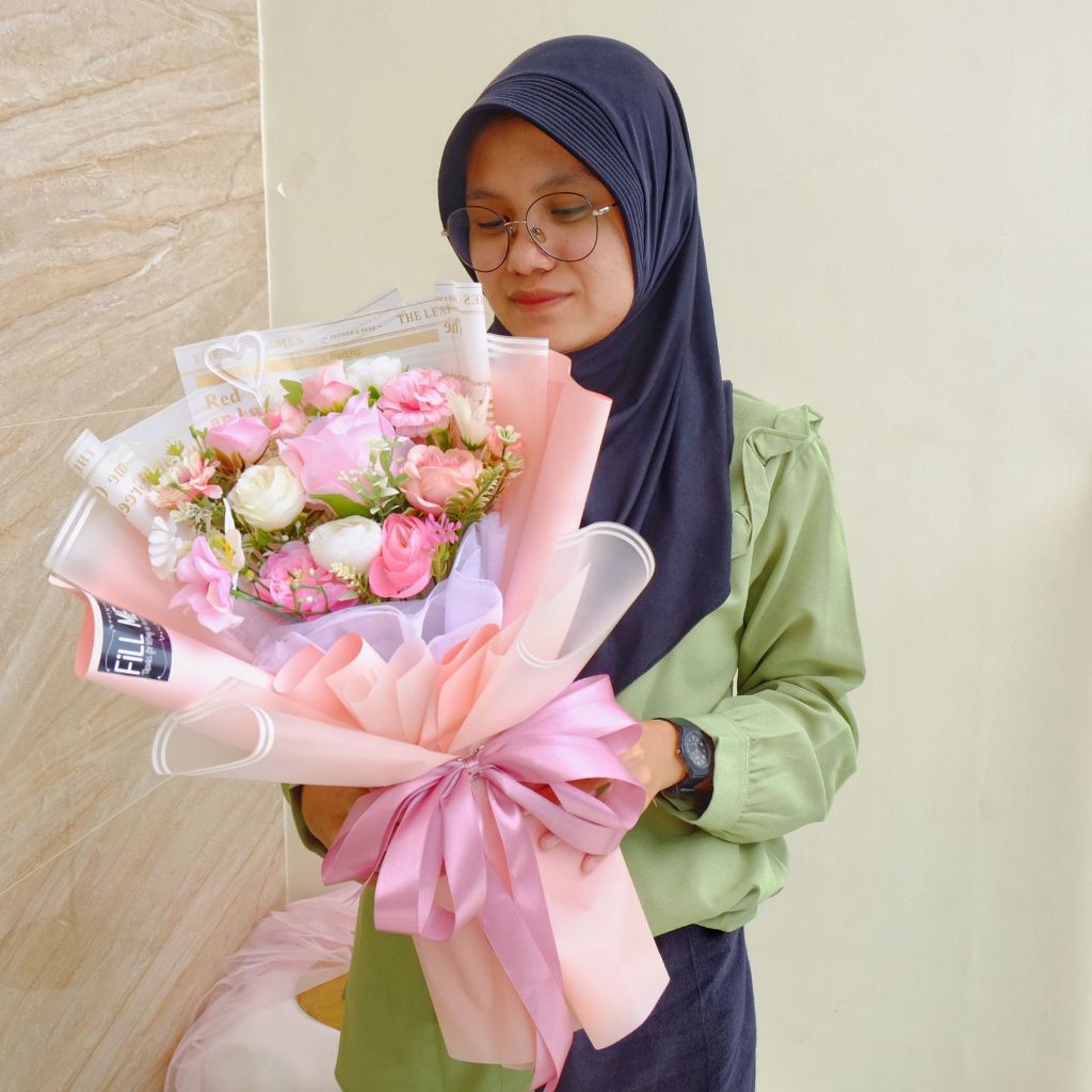 Jual Hand Bouquet Flower Birthday / Buket Bunga Artificial Lamaran ...