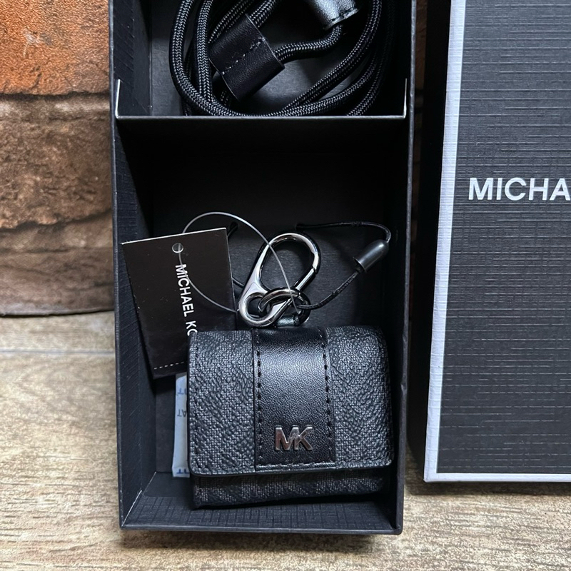 Jual Michael Kors Gifting Airpod Case Black (New in Box) | Shopee Indonesia