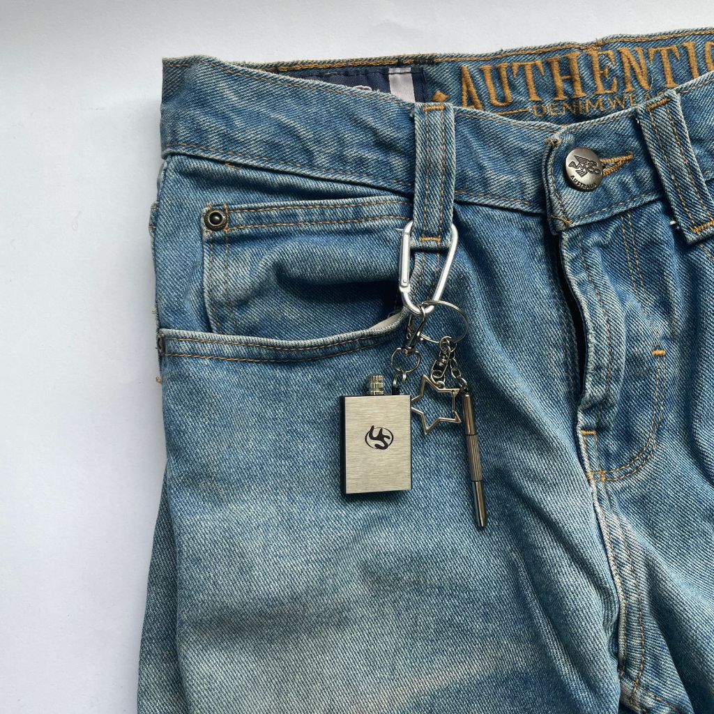 Jual Unknown Services Carabiner Keychain Gantungan Kunci Y2K Lighter ...