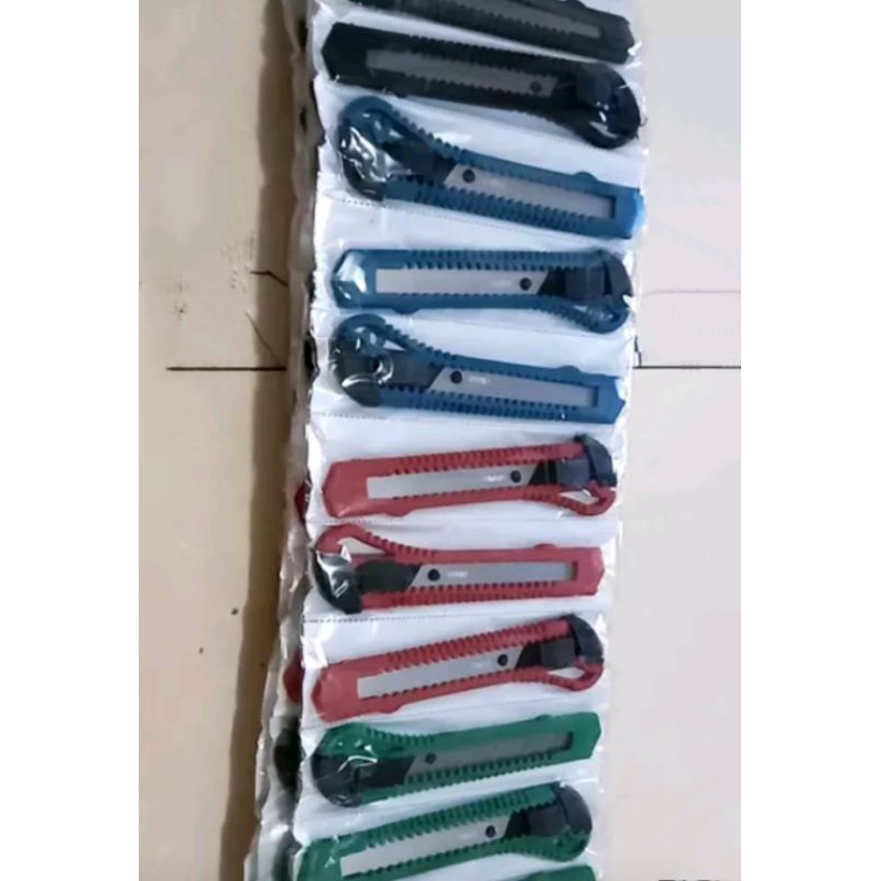 Jual 12 Pcs Pisau Cater Besar / Cutter Renteng Harga Grosir | Shopee ...