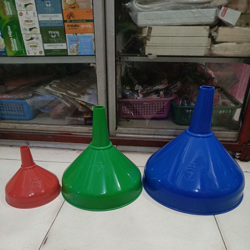 Jual CORONG AIR / CORONG MINYAK PLASTIK UKURAN KECIL / SEDANG / BESAR ...