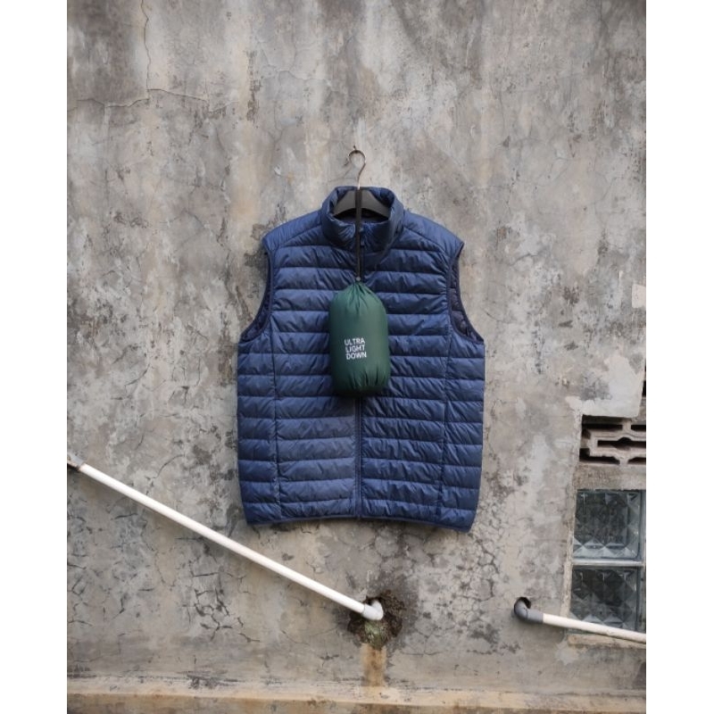 Jual vest uniqlo ultralight down biru navy | Shopee Indonesia