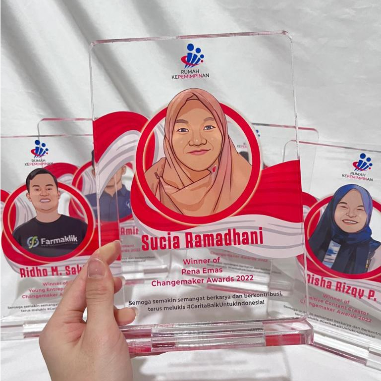 Jual Plakat Akrilik Wisuda Custom Trophy Penghargaan Akrilik | Shopee ...