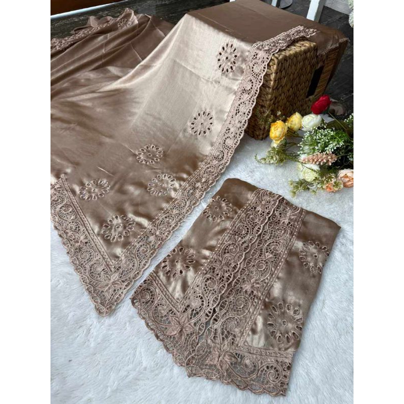 Jual Kain Bordiran Shimer Silk motif Lis | Shopee Indonesia