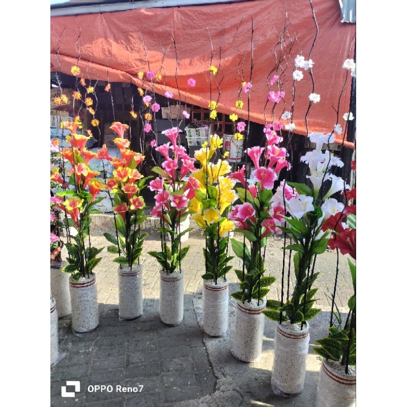 Jual BUNGA HIAS SEPATU ARTIFICIAL VAS KAYU// POT TERAKOTA// VAS KAYU ...