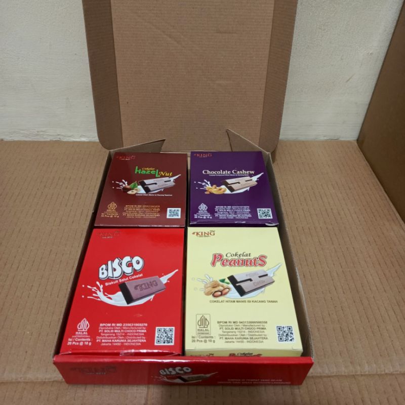 Jual 1 dus 4 Rasa Cokelat Cashew/peanuts/Bisco/hazelnut/coklat hitam ...