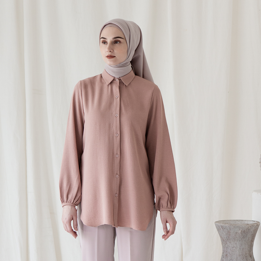 Jual Basic Batara by Aska Label - Kemeja wanita basic lengan panjang full kancing warna offwhite ...