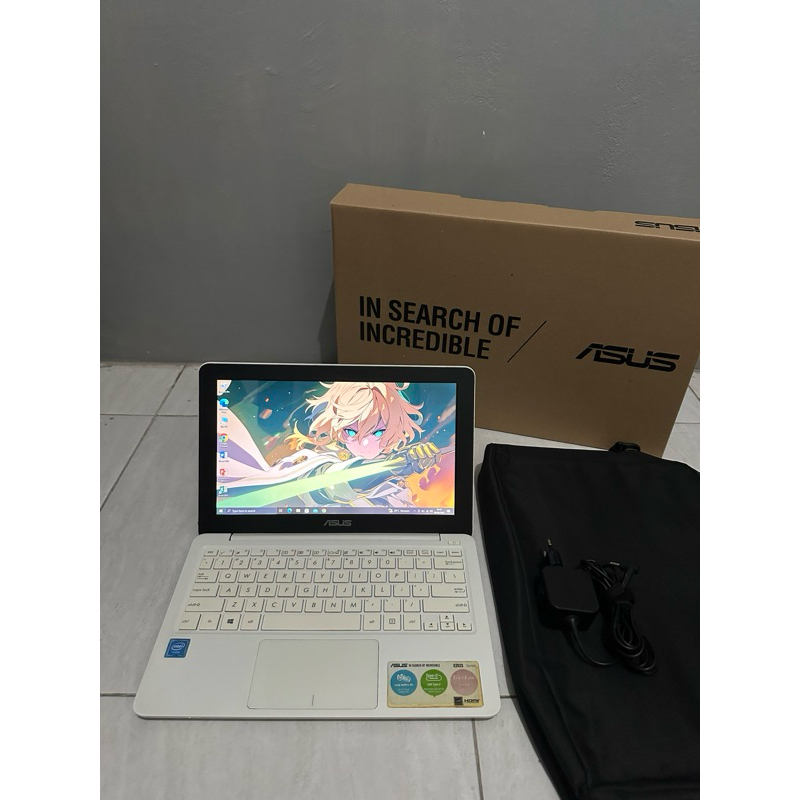 Jual Notebook Asus E202 11,6 Inch Intel 2/128GB SSD Fullset Mulus Warna ...
