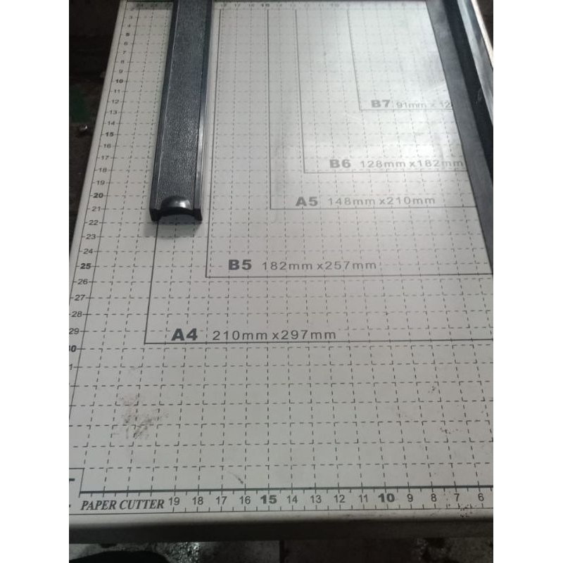 Jual alat pemotong kertas F4 | Shopee Indonesia