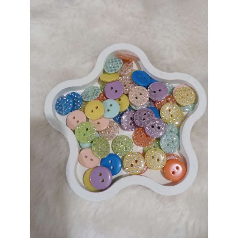 Jual Kancing plastik bulat / bunga 1,3 cm / 1,5 cm kotak mix warna 100 ...