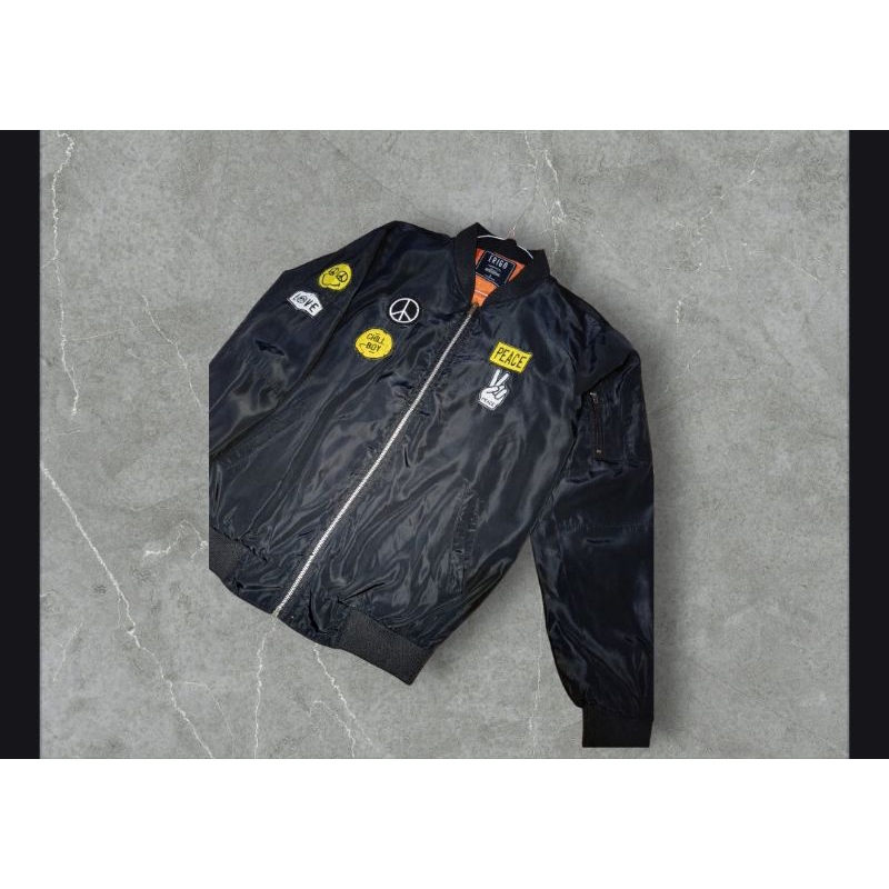 Jual bomber erigo original size s | Shopee Indonesia