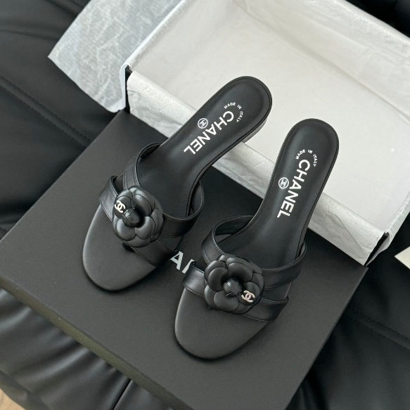 Jual Chanel 2024 Double C Camellia slippers | Shopee Indonesia
