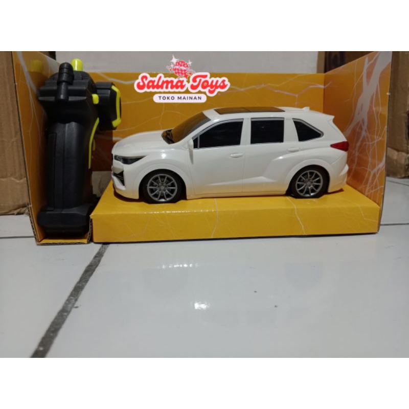 Jual Mainan Mobil Innova Remote Control Luxury Car Dilengkapi Lampu ...