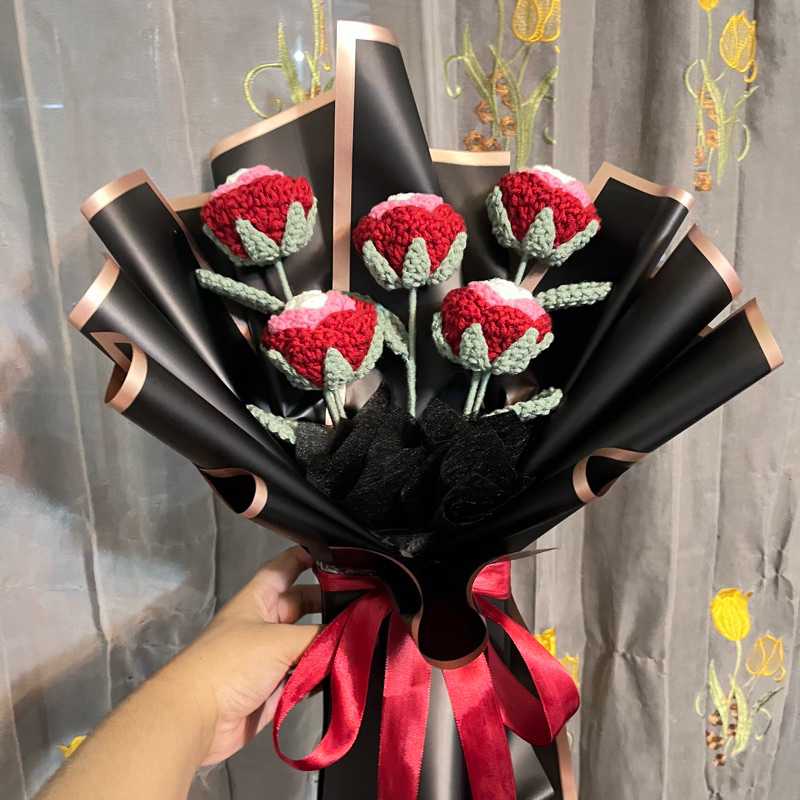 Jual Buket Bunga Mawar Rajut 5 Tangkai | Crochet Rose Bouquet | Shopee ...