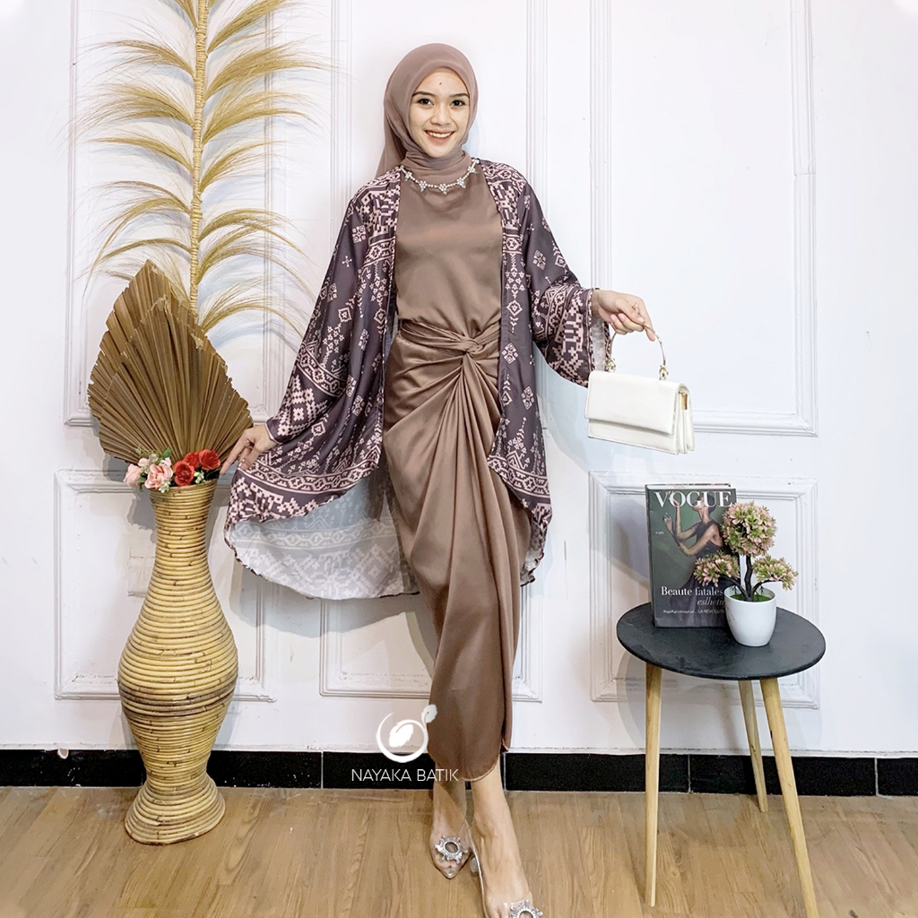 Jual NEW ARRIVAL NAYAKA BATIK - Oneset Polos Modern Set Wanita SAVINA ...