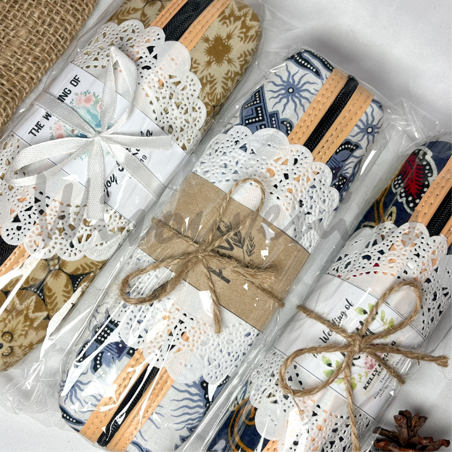 Jual Paket Hemat 50 Biji Souvenir Tempat Pensil Batik Khas Jogja 19 x 7 cm Souvenir Tempat ...