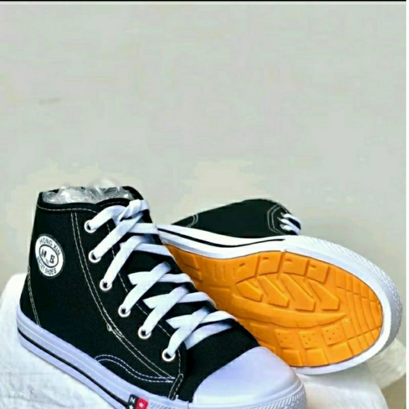 Jual SEPATU SEKOLAH N/B BOT HITAM PUTIH SOL KUNING TALI SEKOLAH SD,SMP ...