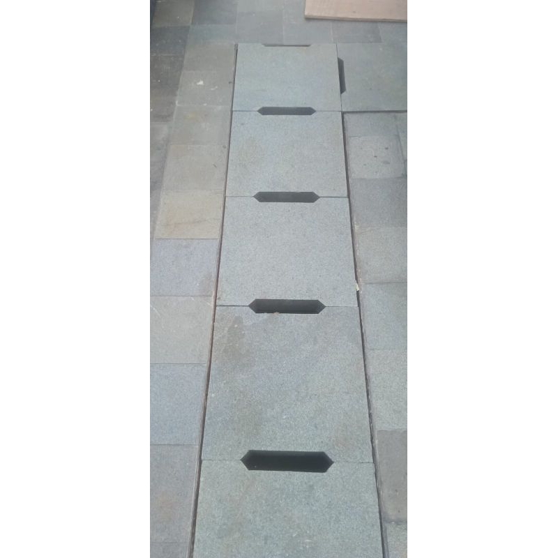 Jual Batu andesit bakar gutter 50X50 tebal 2 cm | Shopee Indonesia