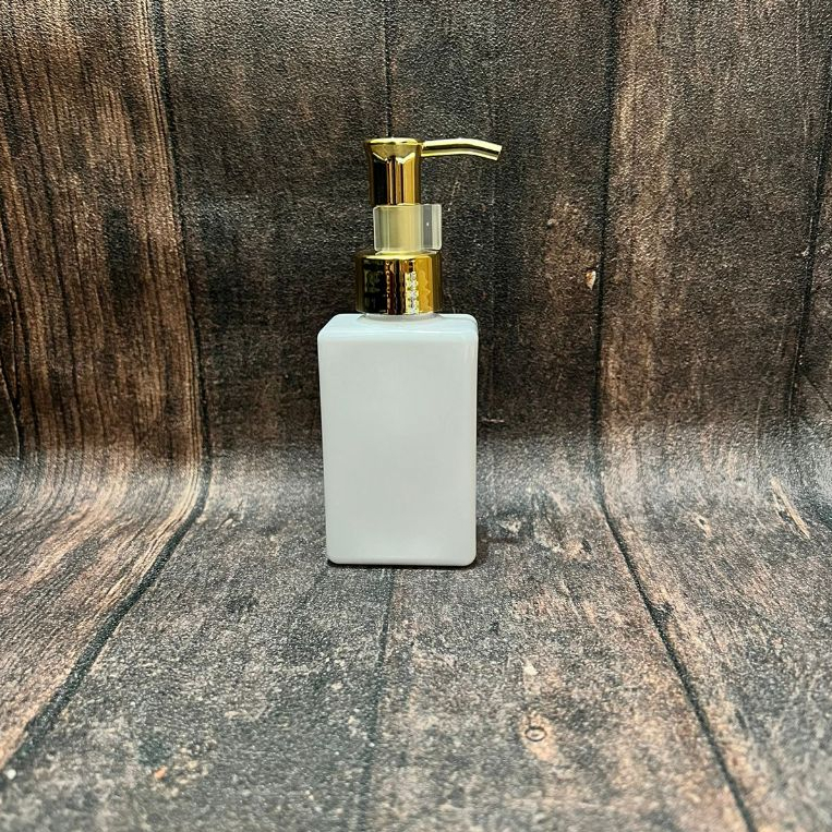 Jual Botol Boko 100ml Putih / Plastik Kotak Putih 100 ml - PUMP CLIP OIL GOLD | Shopee Indonesia