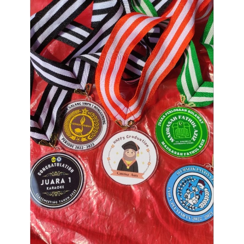 Jual Medali Akrilik Custom - Acrylic Ultah Wisuda Kelulusan Siswa ...
